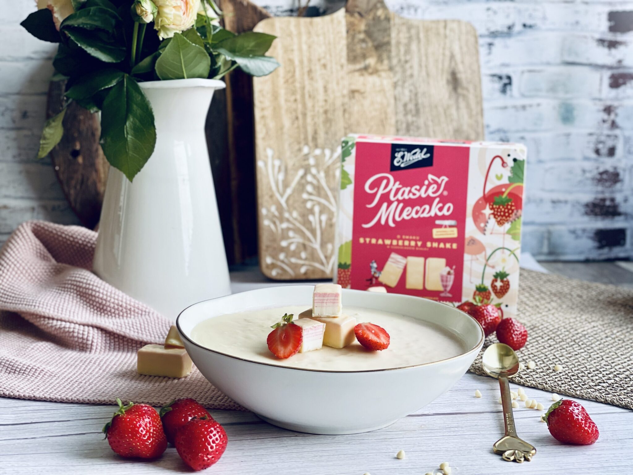 Vogelmilch Bowl *Strawberry Shake* Ptasie Mleczko Rezept – Jussilicious ...